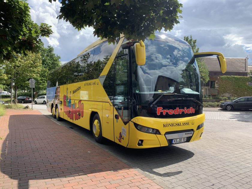7 Vorteile von Busreisen im Vergleich zu Flug- & Bahnreisen | Fredrich ...